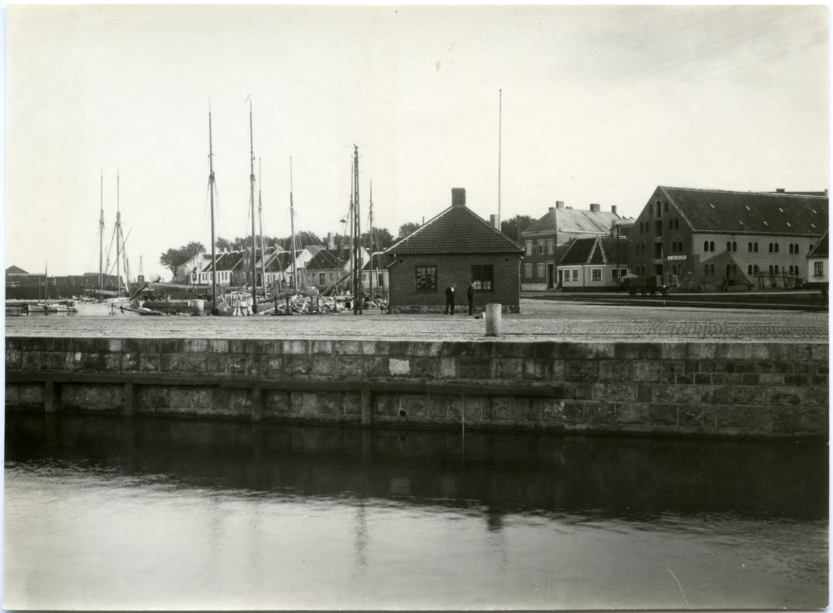 Hamnen i Simrishamn. - Järnvägsmuseet / DigitaltMuseum