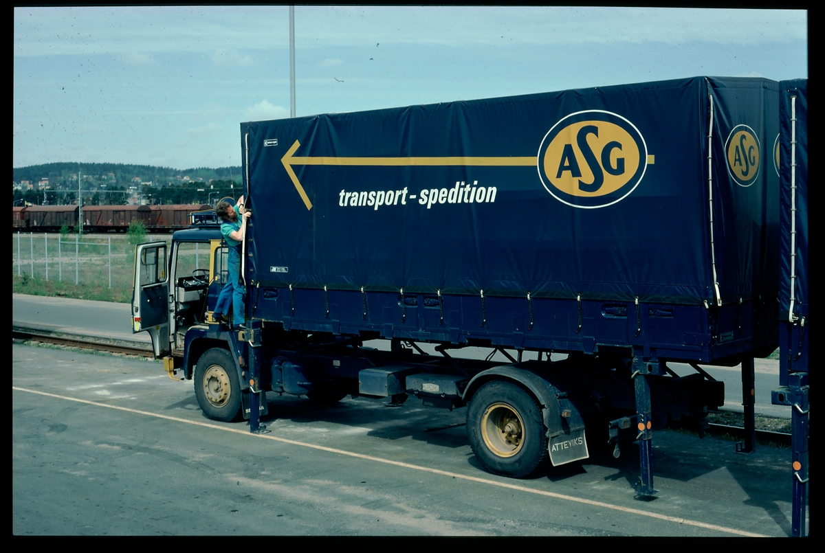 Scania lastbil märkt ASG transport-spedition. - Järnvägsmuseet ...