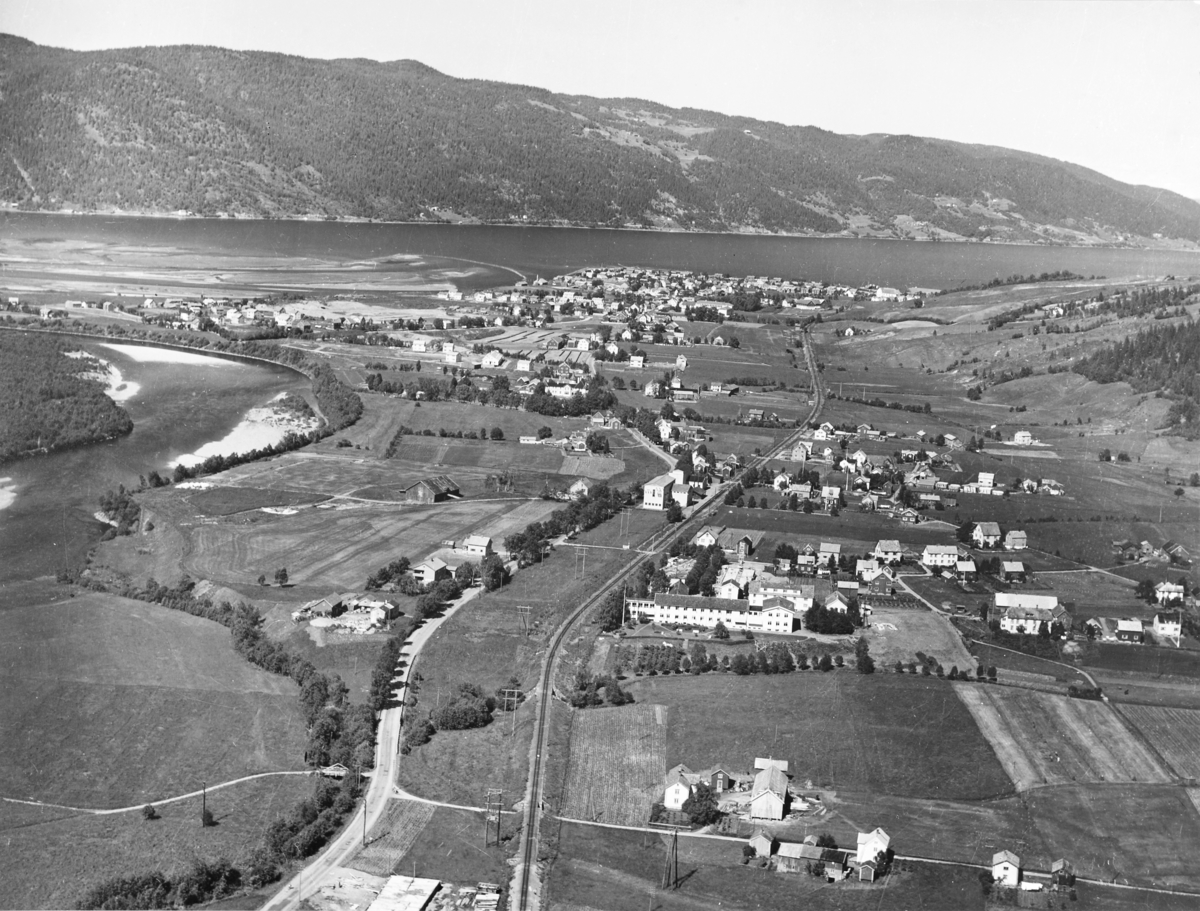 Flyfoto over Bårdshaug og Orkanger. Sett mot nord. - Orkla ...