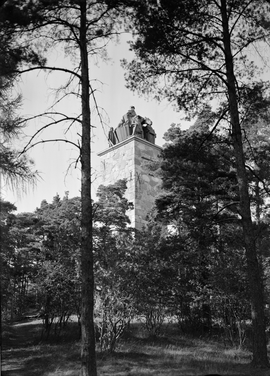 Sten Sture-monumentet, Kronåsen, Uppsala augusti 1946 - Upplandsmuseet ...