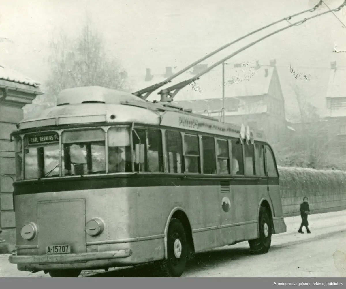 Trolleybuss fra Oslo Sporveier,.desember 1943 - Arbeiderbevegelsens ...