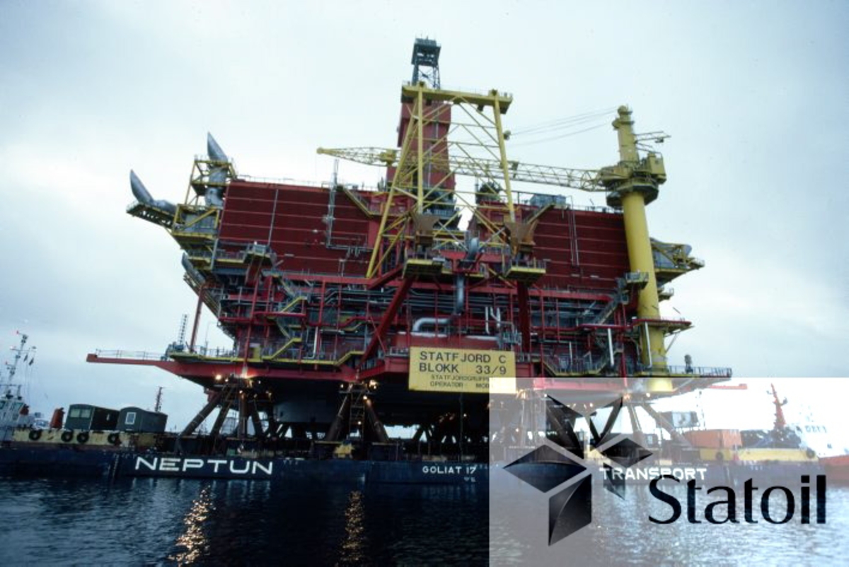 Toppdekket til Statfjord C-plattformen. Dekket og betongunderstellet ...